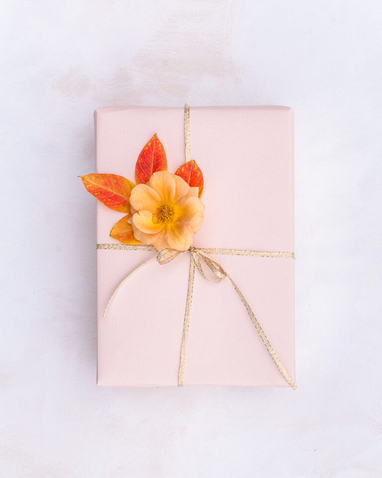 DIY Gift Wrapping with Flowers - Very Pretty Eco-Friendly