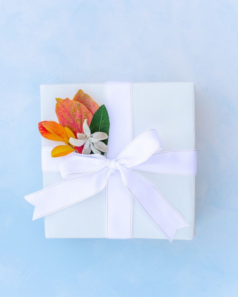 DIY Gift Wrapping with Flowers - Very Pretty Eco-Friendly